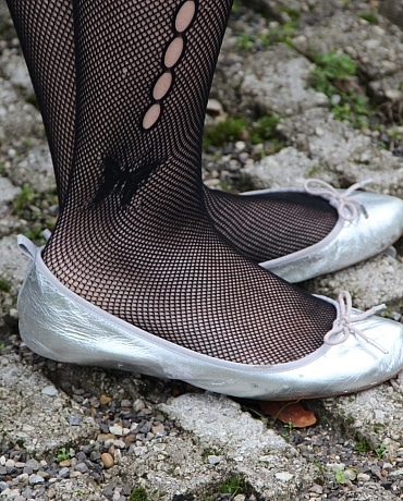 Super-hot Petra revving a car engine in black fishnet stockings
